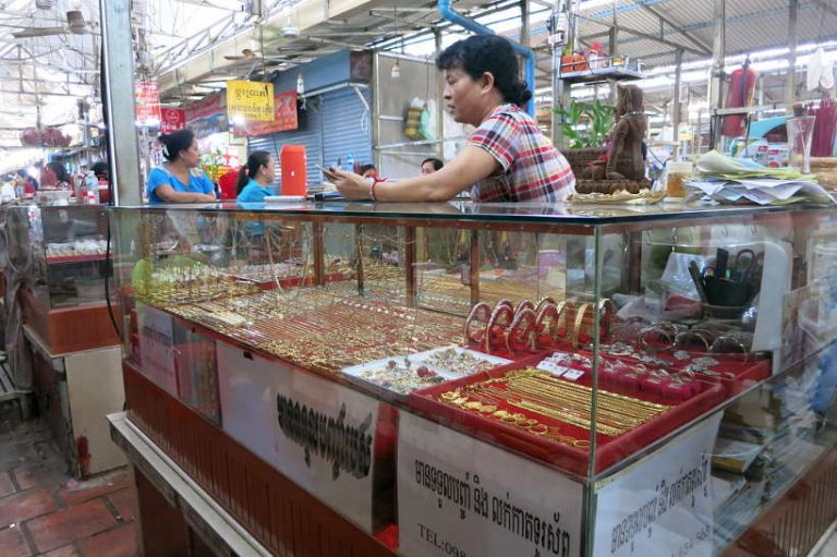 7 Surprising Phnom Penh Markets That Will Shake Up Your Senses