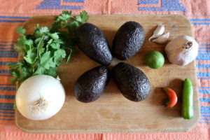 The Best Authentic Mexican Guacamole Recipe (Easy And Creamy)