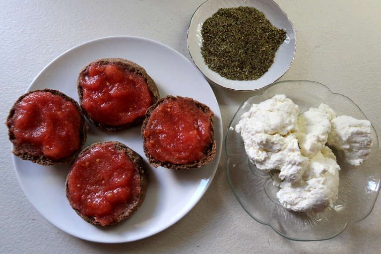 Cretan Dakos Recipe: The Best Authentic Cretan Salad You Want To Make