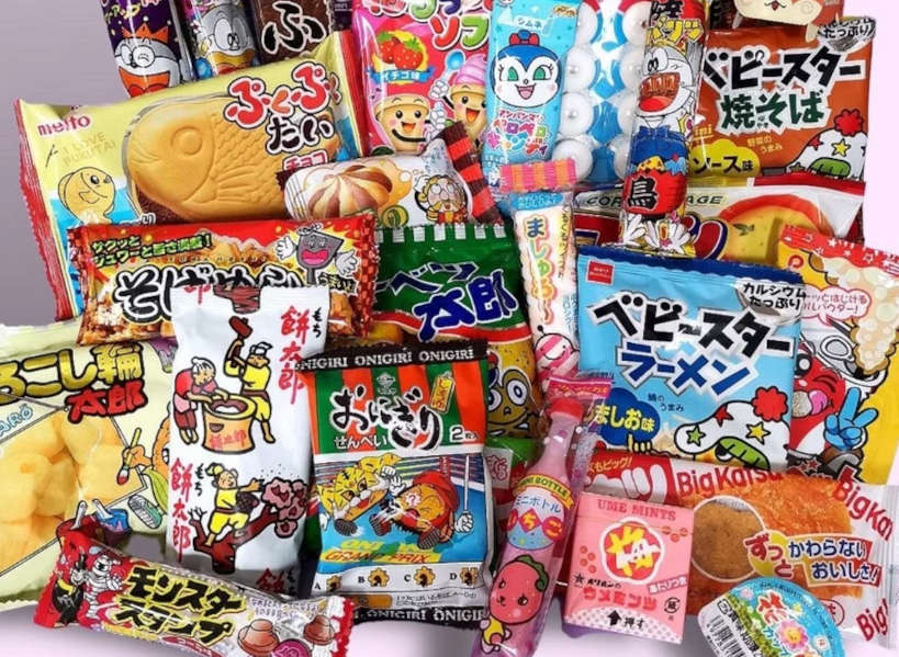 Top 15 Asian Snacks Box To Spice Up Your Cravings (2023)