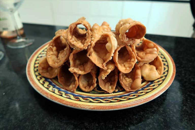 Authentic Sicilian Cannoli Recipe: How To Make The Best Traditional Cannoli