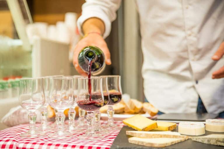 10 Delightful Paris Food Tours For French Food Lovers