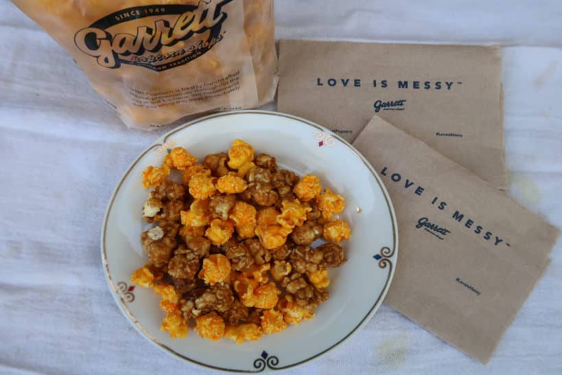 10 Famous Chicago Foods You Must Try While In The Windy City