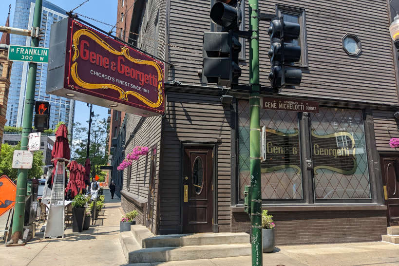 10 Famous Chicago Foods You Must Try While In The Windy City