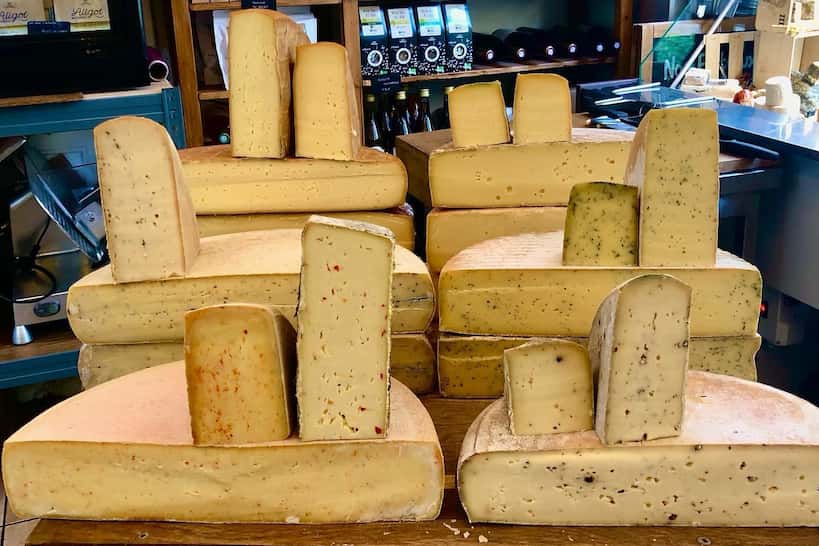 8 Best Wine And Cheese Tasting Tours In Paris