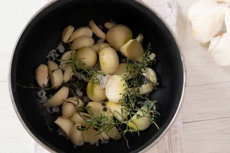Easy Garlic Confit Recipe French-Style