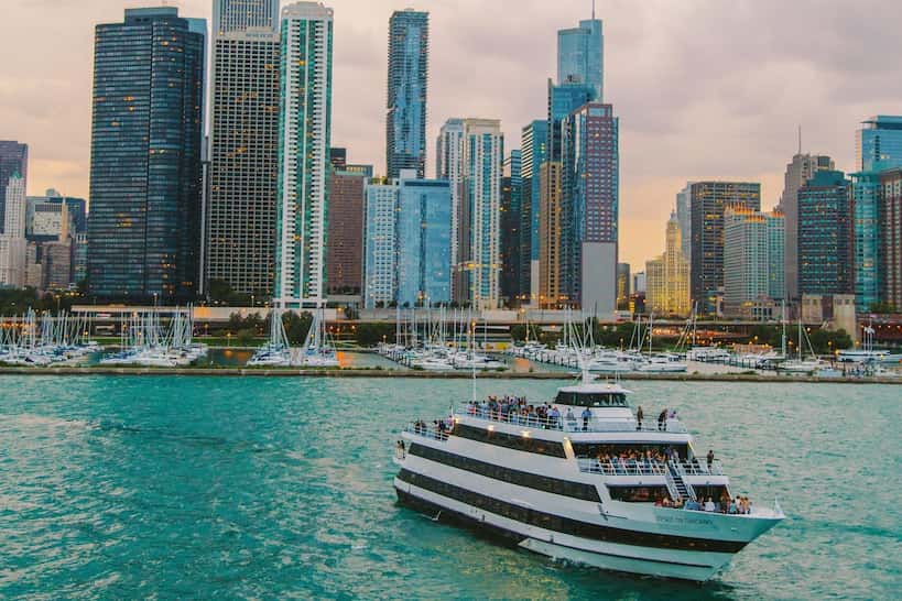 Best Chicago Food Tours: Top 10 Windy City Culinary Experiences (2024)