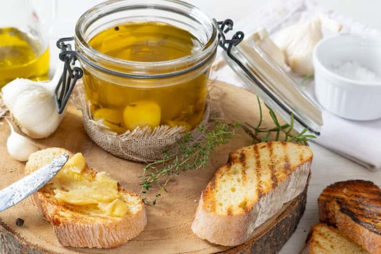 Easy Garlic Confit Recipe French-Style
