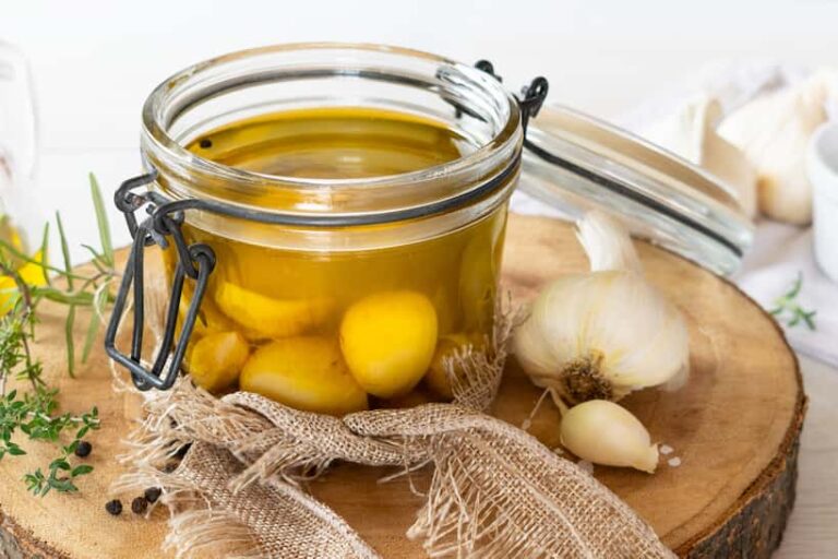Easy Garlic Confit Recipe French-Style